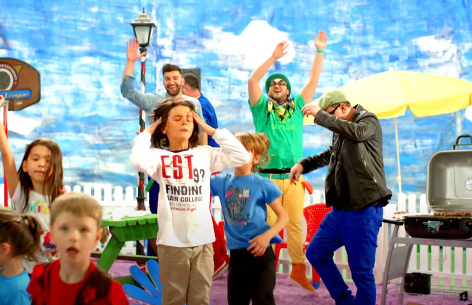 Poza 5 - David Popovici a apărut în videoclipul melodiei „Cai verzi pe ...