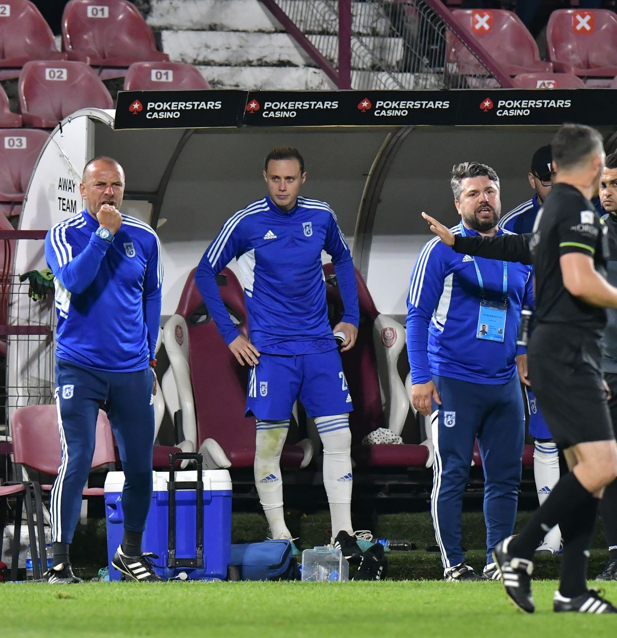 Poza 5 Cfr Cluj Fcu Craiova 1 0 în Barajul Pentru Conference League Circ și Scandal Cu
