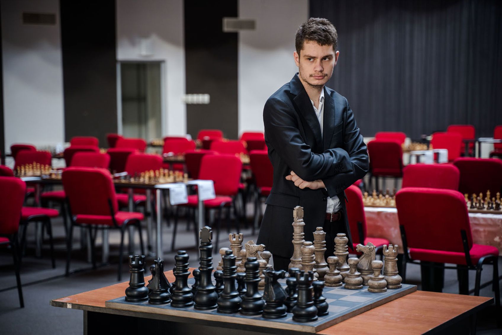 10 dintre cei mai buni jucători de șah ai lumii se confruntă în ...