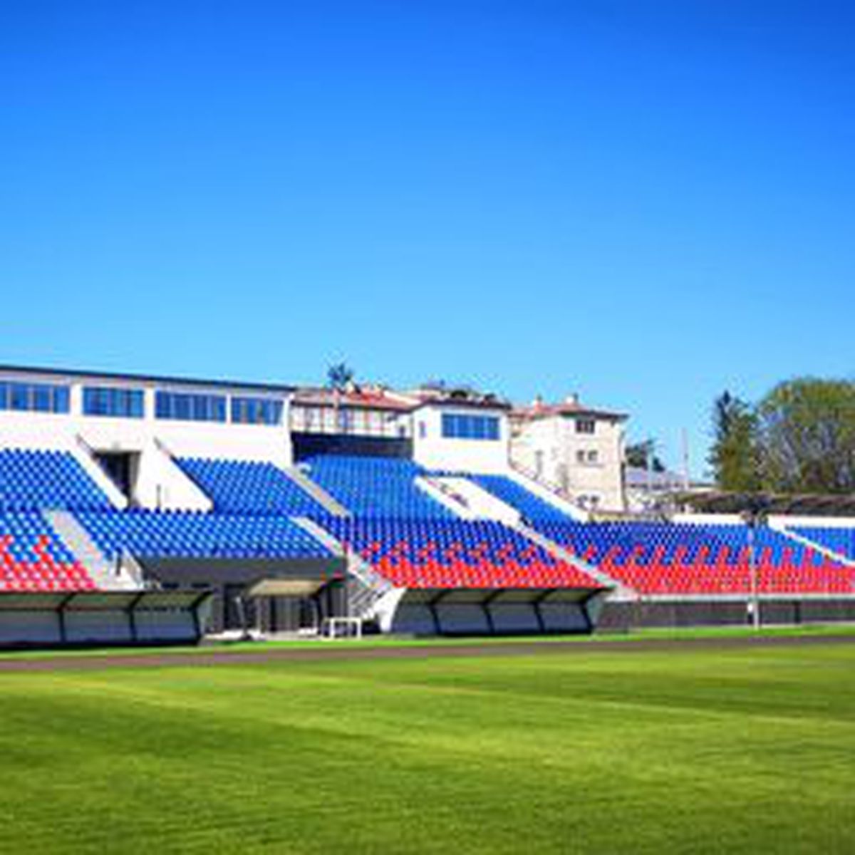 Poza 5 - Ce se întâmplă la stadionul din Târgoviște, cu 3 zile înaintea ... Poza 5 - Ce se întâmplă la stadionul din Târgoviște, cu 3 zile înaintea ...