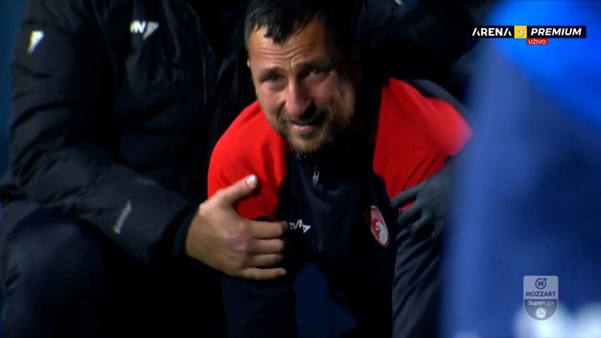 Momentul în care jucatorii de la FK Radnicki 1923 află că antrenorul lor a murit / foto: capturi ...