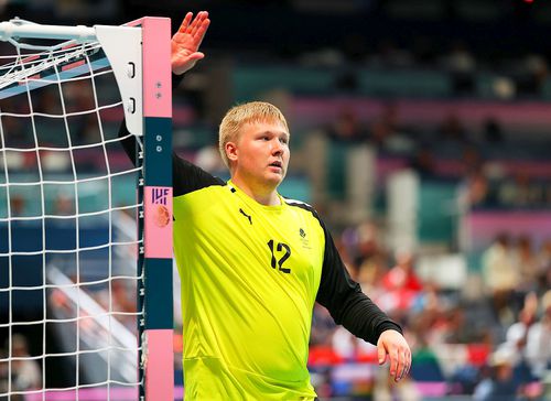 Cel mai bun portar din lume este ademenit de Veszprem cu un salariu ...