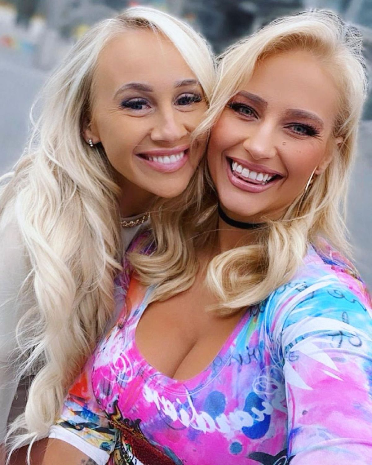 Poza 12 Ebanie Bridges Foto Instagram