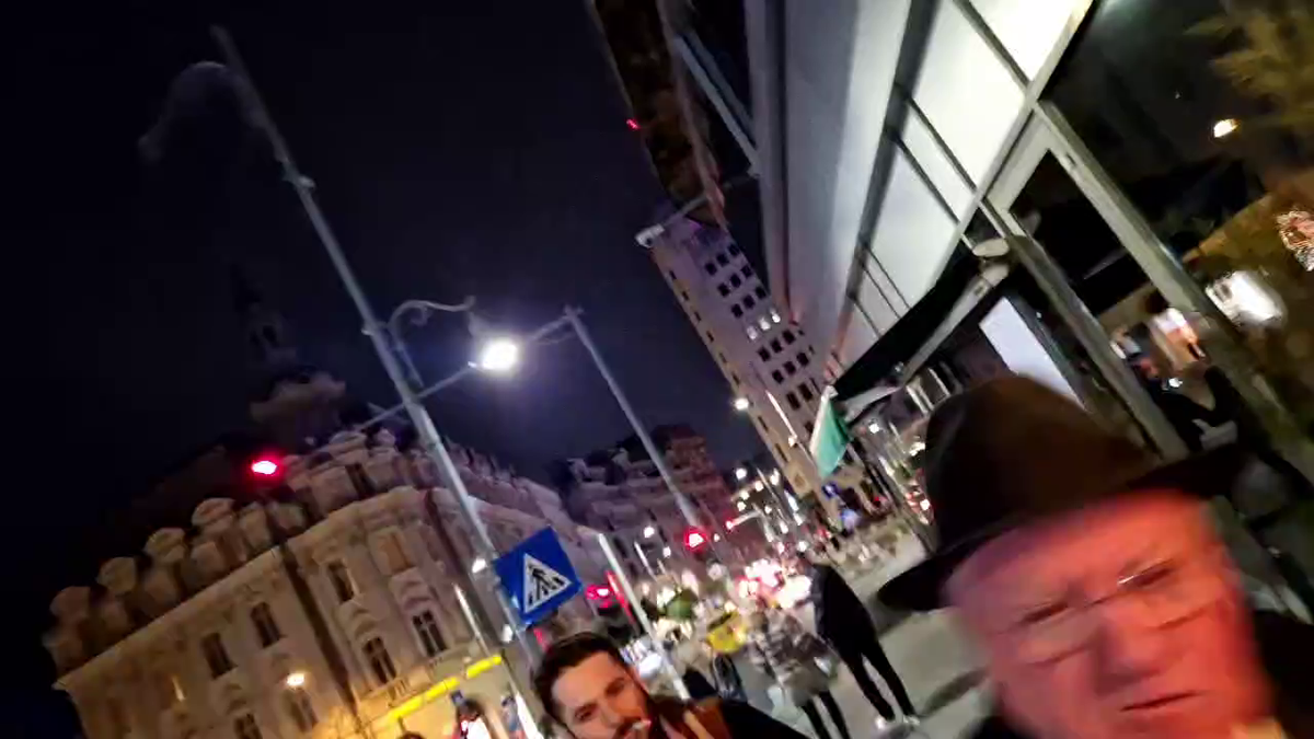 Poza 3 - Dumitru Dragomir un nou conflict pe stradă cu protestatarul ... Poza 3 - Dumitru Dragomir un nou conflict pe stradă cu protestatarul ...