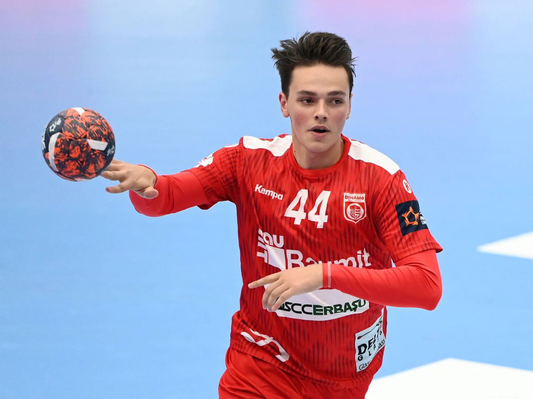 Daniel Stanciuc, mezinul lotului de handbal al României, își trăiește ...