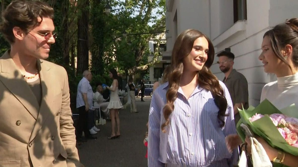 Primele imagini cu Elena Hagi, soția lui Ianis, însărcinată - Imaginea 7