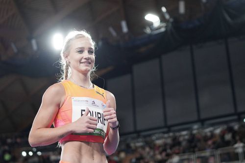 Moartea antrenorului ei, doar unul din obstacolele care au încercat ...