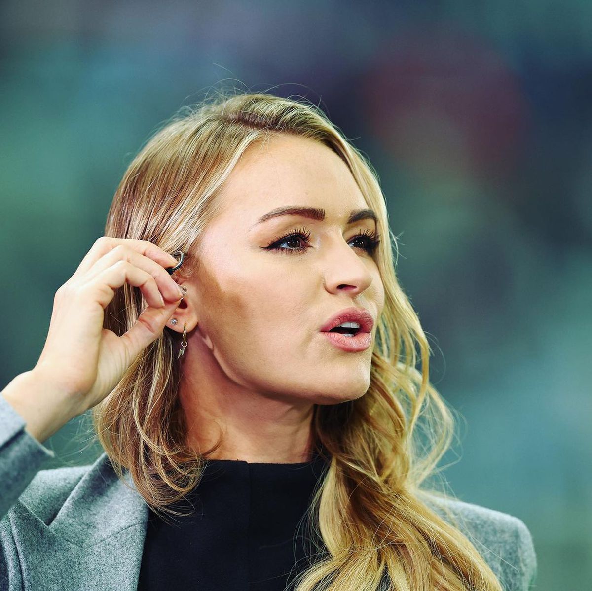 Poza 15 - Laura Woods, prezentatoarea emisiunii de la TNT Sports. Foto ... Poza 15 - Laura Woods, prezentatoarea emisiunii de la TNT Sports. Foto ...