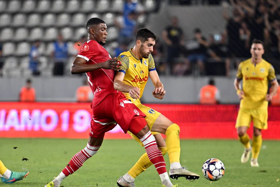 Încă un jucător din Superligă semnează în China » Clubul se repliază ...