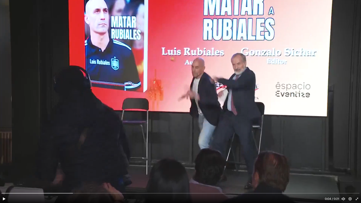 Luis Rubiales atacat cu ouă la lansarea cărții în Madrid