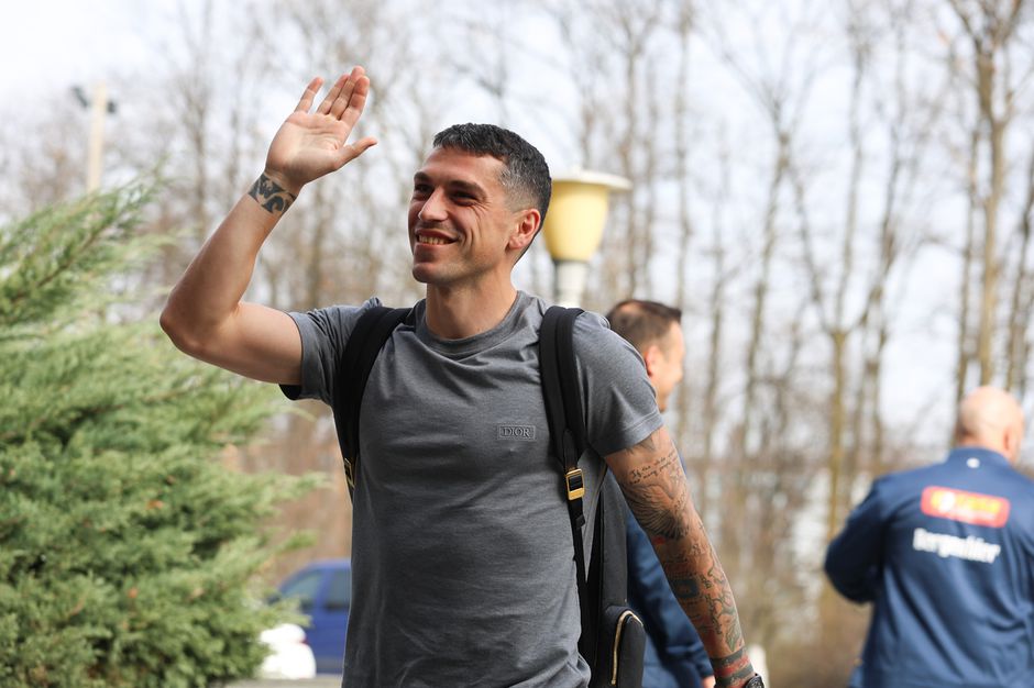 Poza 3 - Ianis Hagi și Dennis Man, în centrul atenției la reunire ...