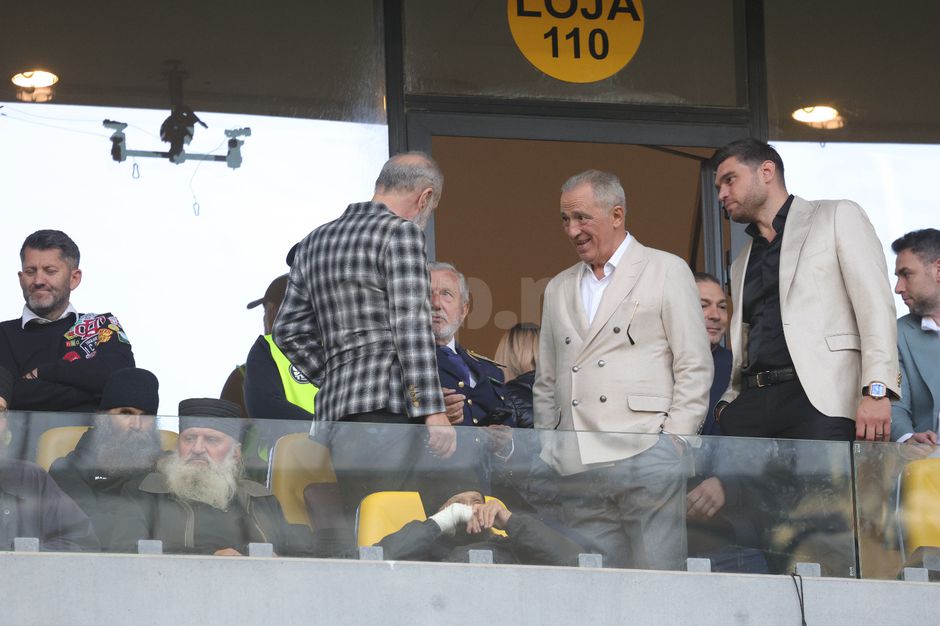 Poza 22 - Gigi Becali, alături de familia lui Dawa/ foto: Ionuț ...