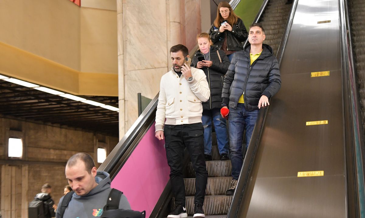 Poza 7 - Zeljko Kopic cu metroul prin București: întâlnire de gradul ... Poza 7 - Zeljko Kopic cu metroul prin București: întâlnire de gradul ...
