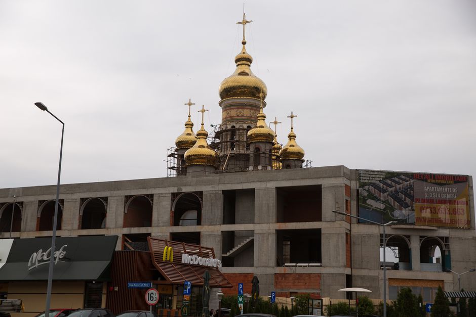 Poza 44 - Biserica din Pipera construită de Gigi Becali