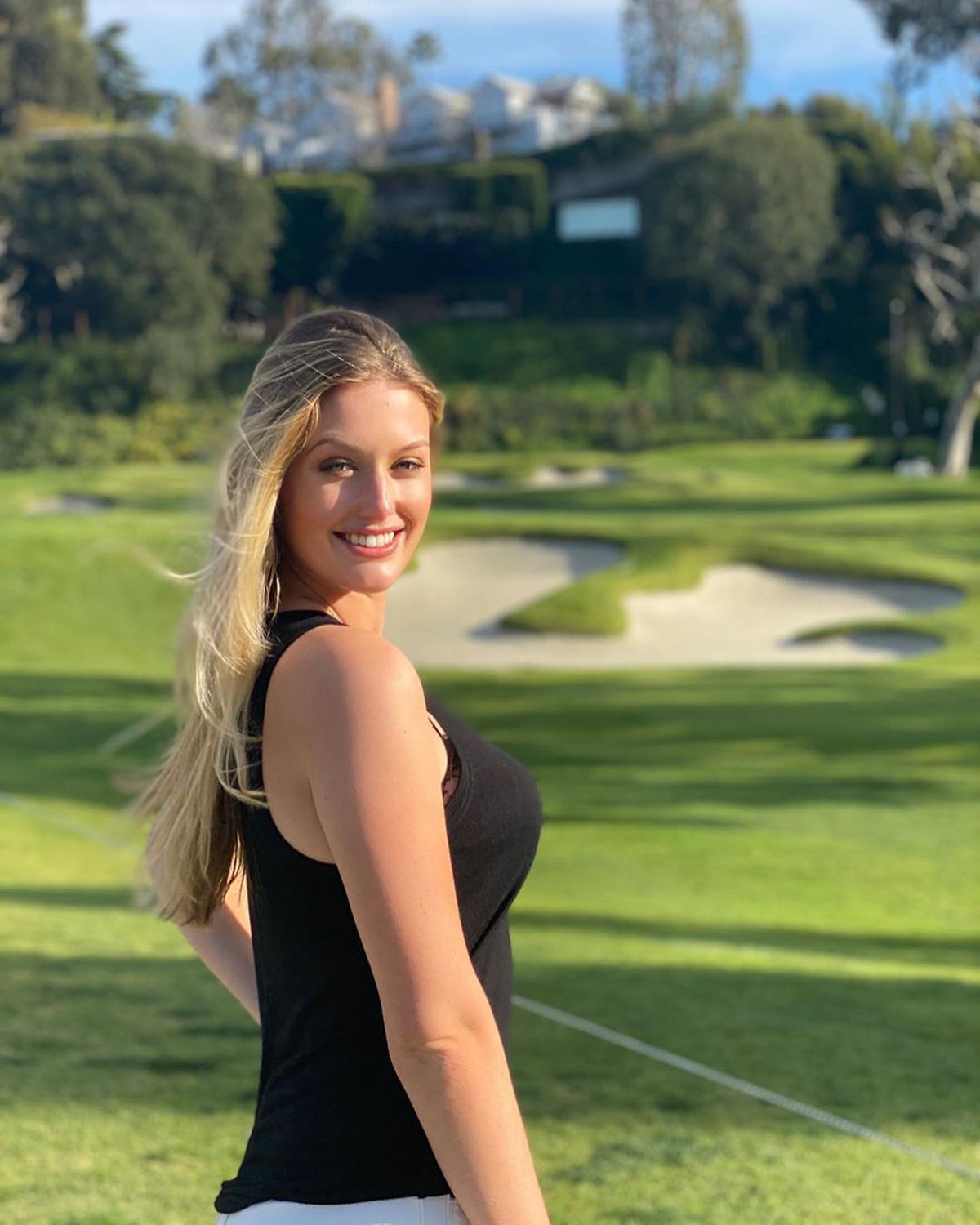 Poza 9 Bella Angel Frumusețea Din Golf Care își Bucură Fanii Cu Cele Mai Provocatoare Fotografii