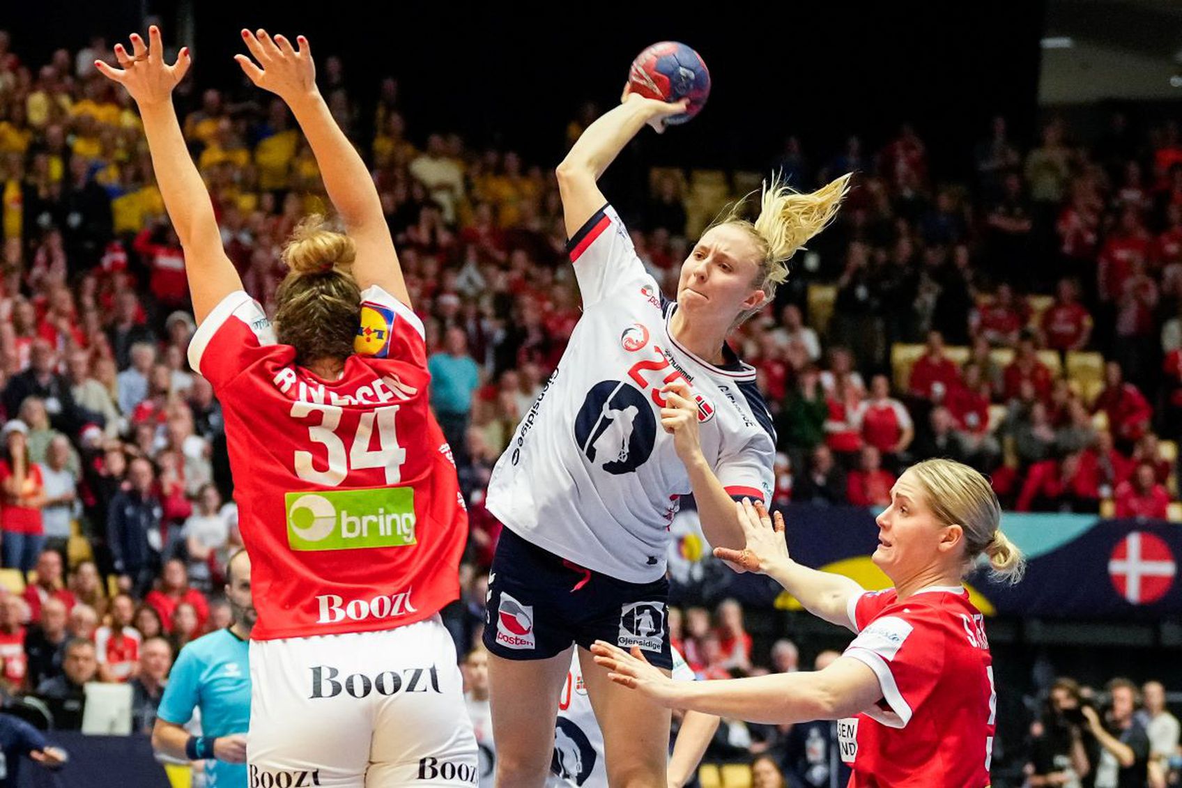 Două handbaliste din Liga Florilor, Laura Glauser și Nathalie Hagman ...