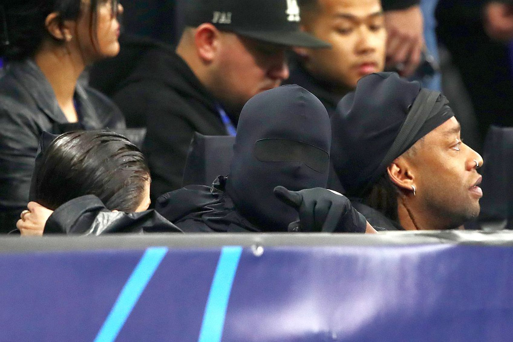 Apariția serii pe San Siro: Kanye West a venit cu cagula pe cap la ...