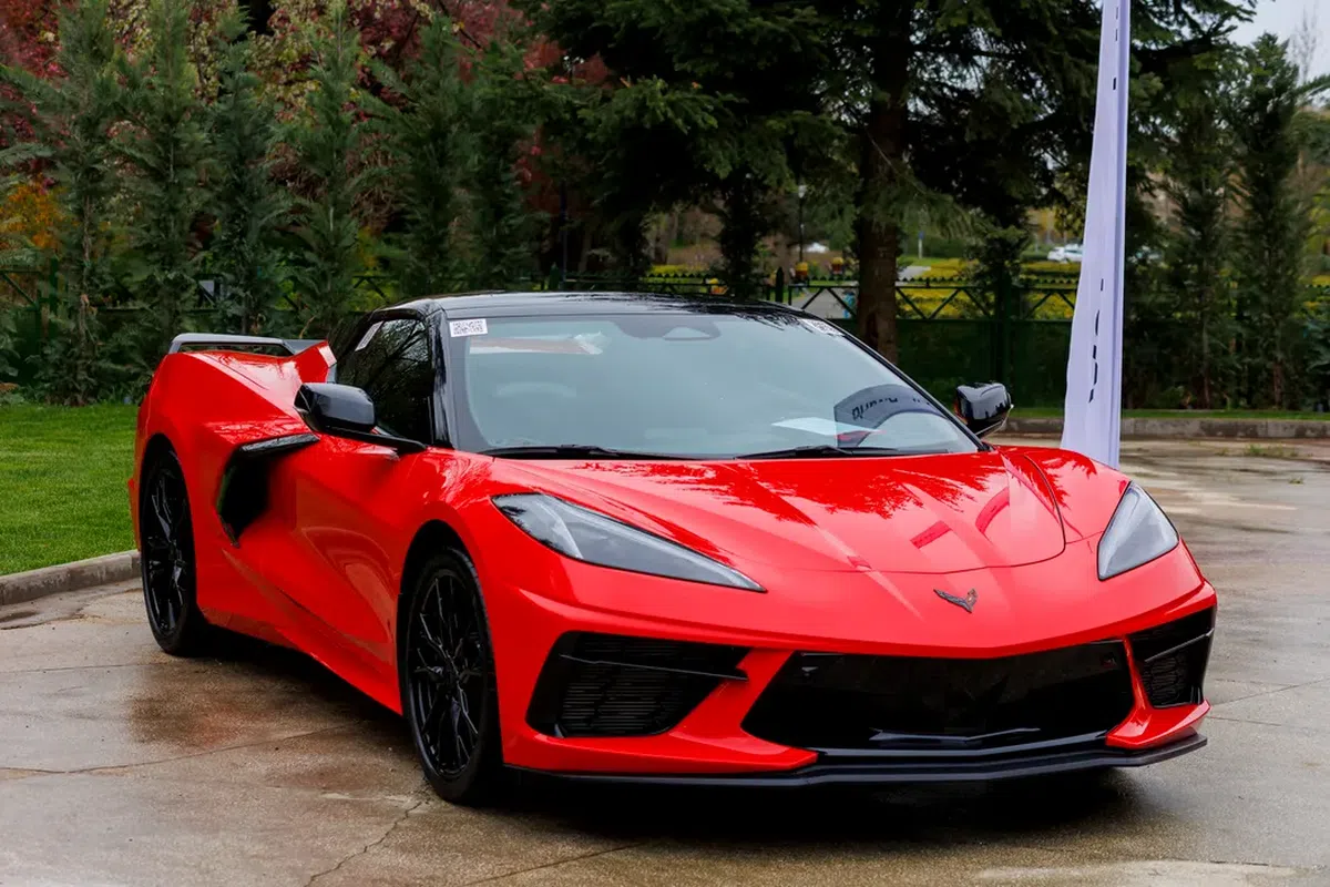 Cum arată Chevrolet Corvette, mașina sport care va ajunge și în România ...