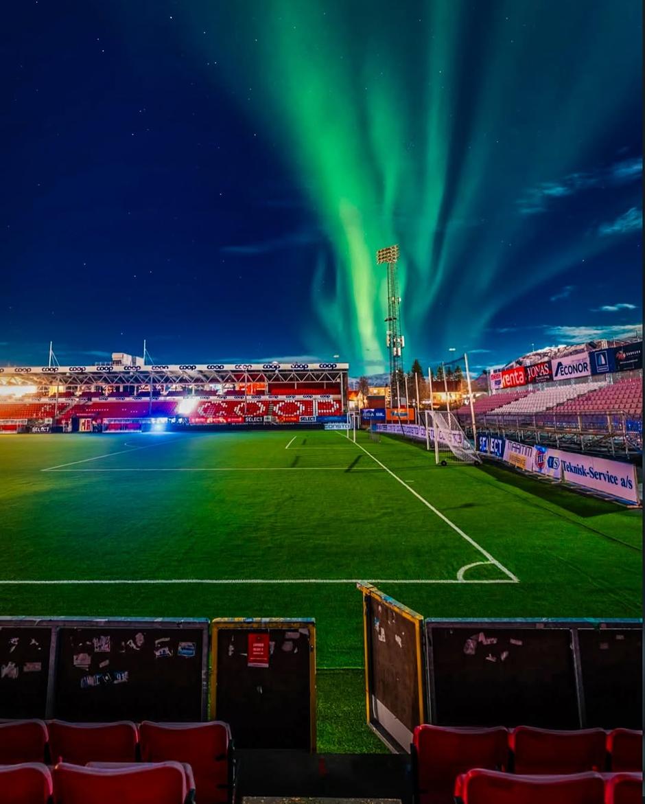 Stadionul lui Tromso (Norvegia) - Imaginea 1