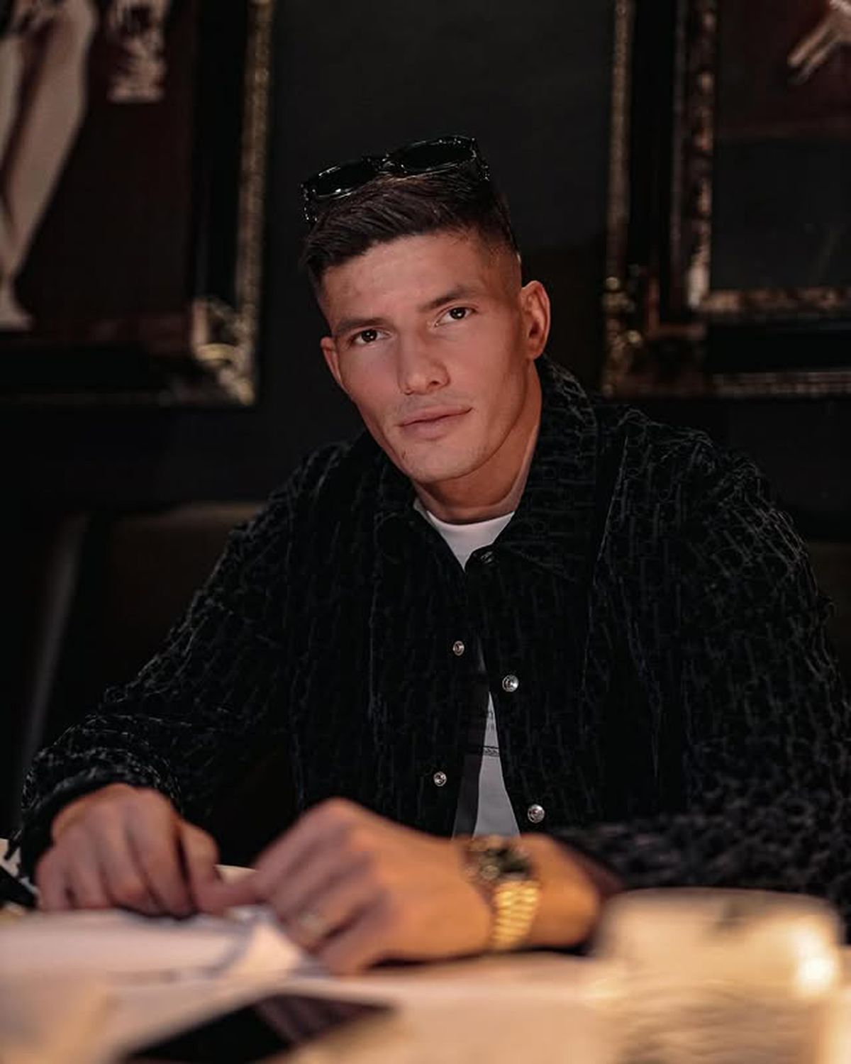 A câștigat lupta din UFC, apoi a pornit către podiumul Versace: „Arăt ...