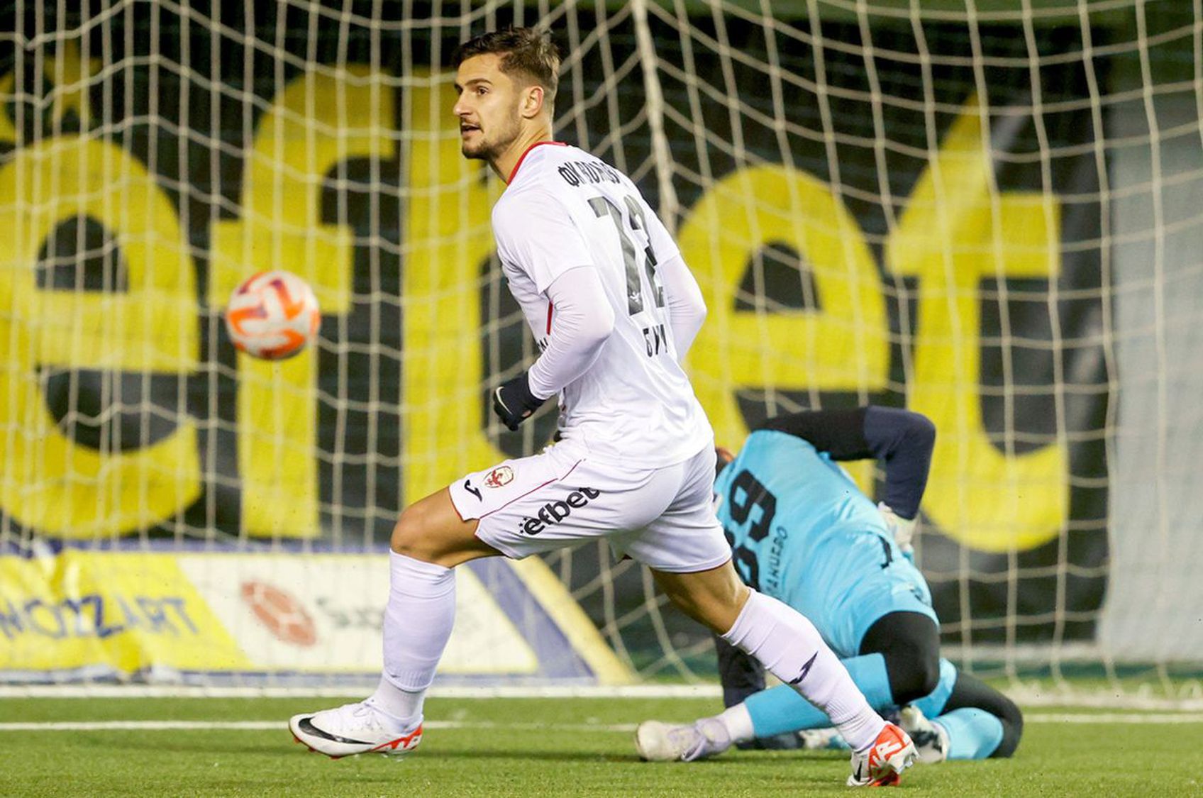 Rapid l-a transferat pe Borisav Burmaz, al doilea golgheter al Serbiei!