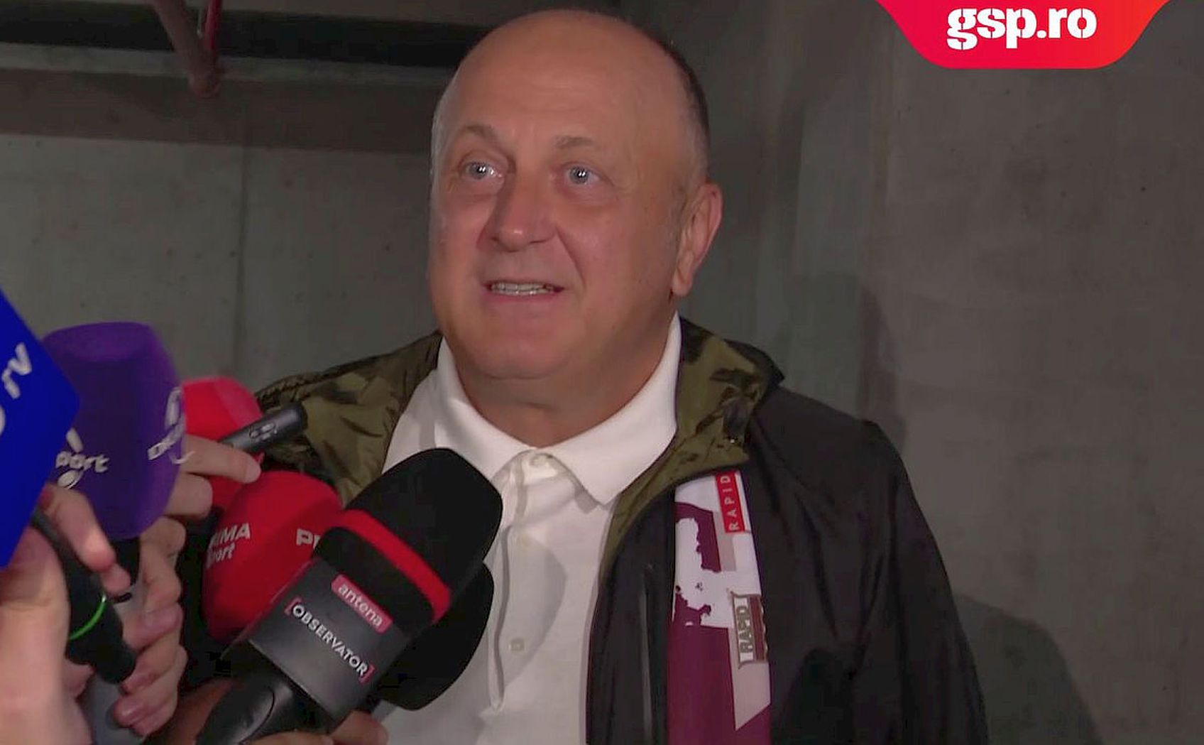 Jucătorii Rapidului au sărbătorit cu fanii victoria cu CFR Cluj! Imagini spectaculoase la ...