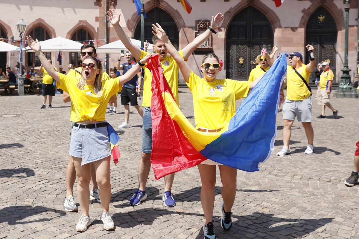 Poza 26 - Atmosferă ca „acasă” la Frankfurt. Suporterii „tricolorilor ... Poza 26 - Atmosferă ca „acasă” la Frankfurt. Suporterii „tricolorilor ...