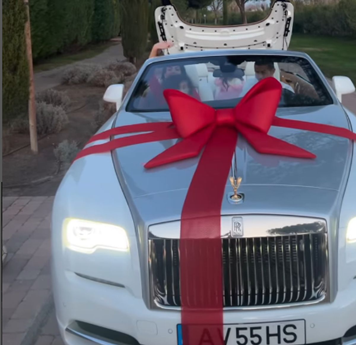 Poza 3 „moșul” Georgina Rodriguez I A Adus Lui Cristiano Ronaldo Un