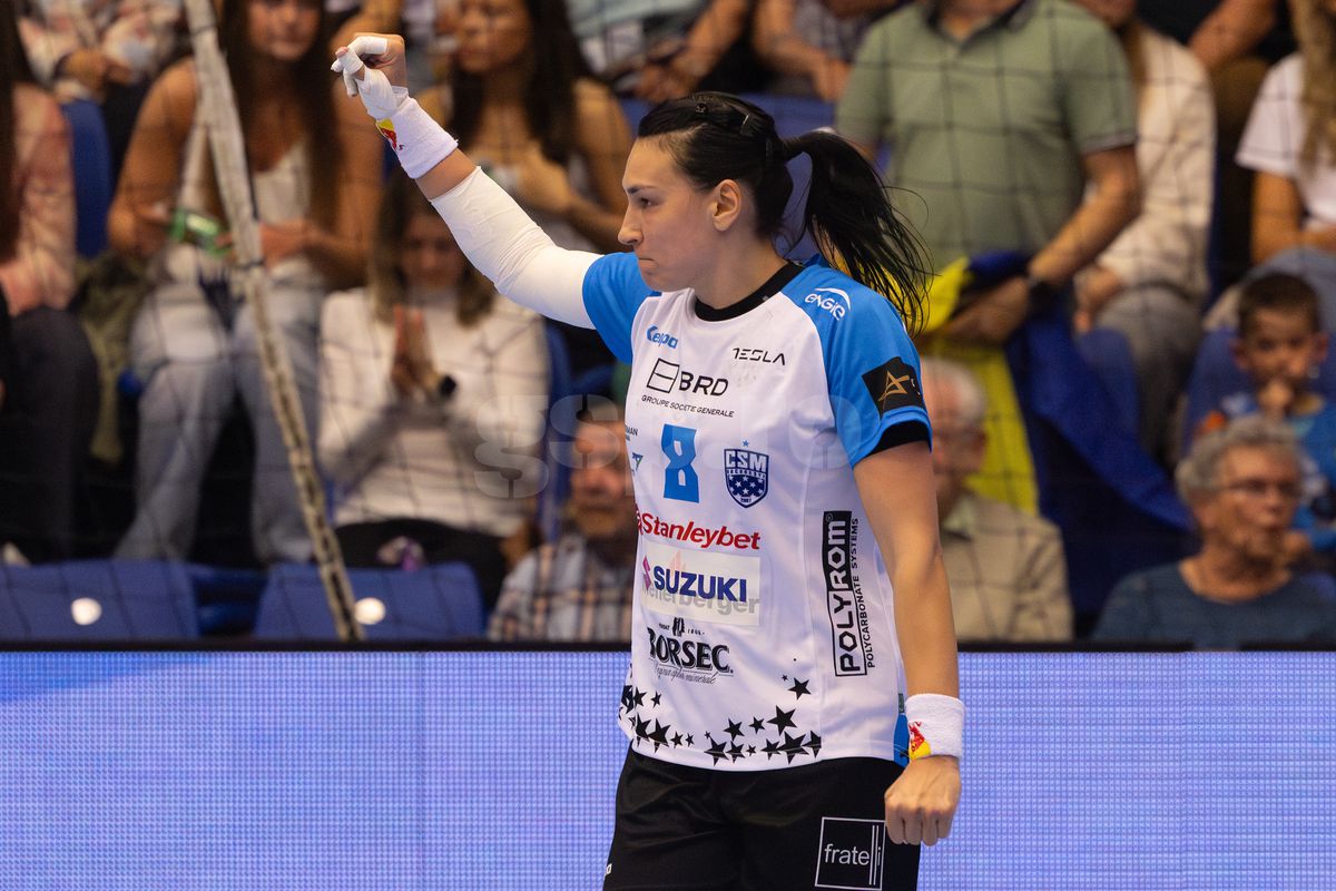 50 de fotografii cu Cristina Neagu la ultimul meci al ei în Liga ...