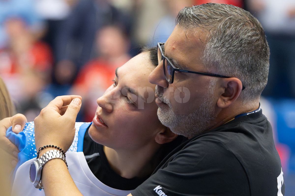 50 de fotografii cu Cristina Neagu la ultimul meci al ei în Liga ...