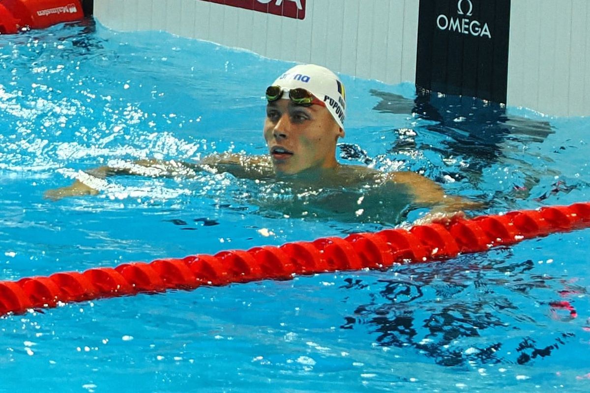 David Popovici, calificat în semifinalele probei de 200 m liber la Campionatele Mondiale de la ...