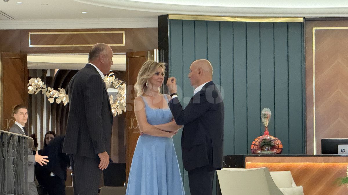 George Copos si Dan Sucu la ziua lui Mircea Lucescu - Imaginea 14